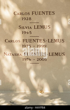 The grave of Mexican novelist Carlos Fuentes Montparnasse Cemetery ...
