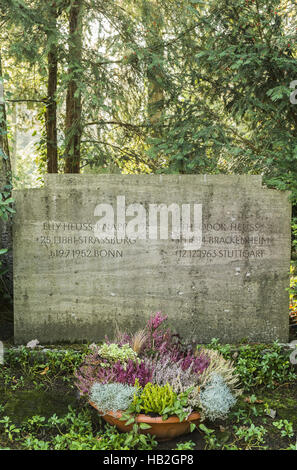 Germany, Baden-Wurttemberg, Stuttgart, Theodor Heuss street, bar club lounge nut milk, street ...