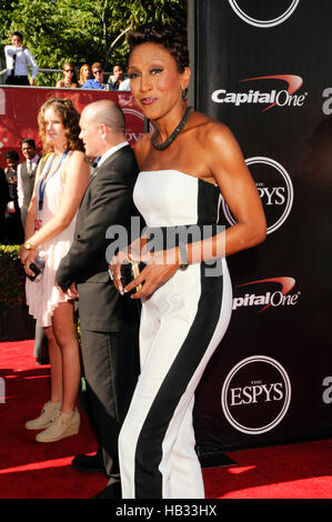 Sports analyst Robin Roberts arrives at the 2014 ESPY Awards at Nokia ...