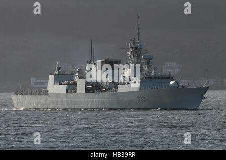 Halifax-class frigate HMCS CHARLOTTETOWN (FFH 339) on a syncrolift for ...