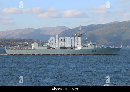 Halifax-class frigate HMCS CHARLOTTETOWN leaves the harbour at Halifax ...