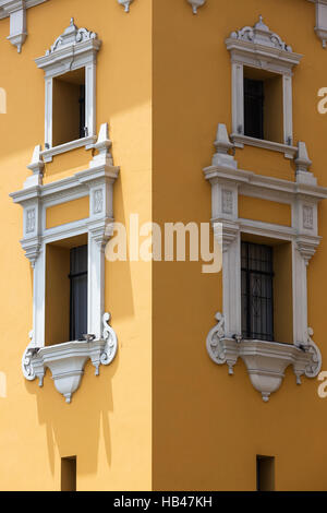 Classic Old Corner Building in London UK Stock Photo - Alamy