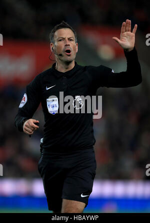 Match referee Mark Clattenburg Stock Photo - Alamy