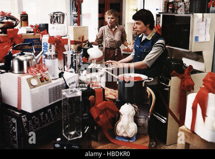 MAX DUGAN RETURNS, from left: Donald Sutherland, Marsha Mason, 1983, TM ...