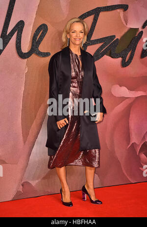 Elisabeth Murdoch arrives at The Fashion Awards 2016 on the 5th ...