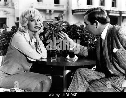 THE BEAUTY JUNGLE, (aka CONTEST GIRL), Janette Scott (white dress ...