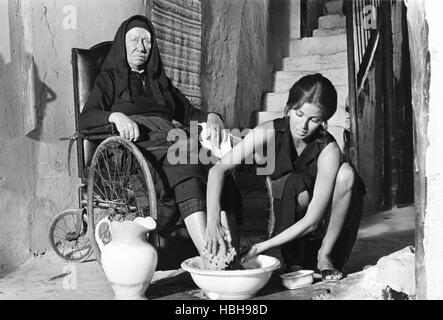 THE BELOVED, (aka SIN), from left, Richard Johnson, Raquel Welch, 1971 ...