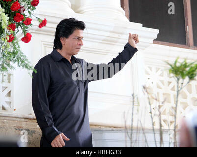 Shahrukh Khan waving his hands, Indian Bollywood actor on Eid al Fitr ...