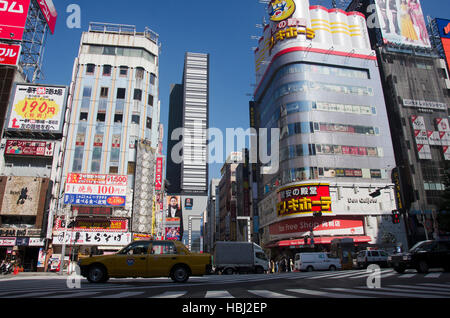 Japanese people waiting traffic signs for walk crossover traffic road ...