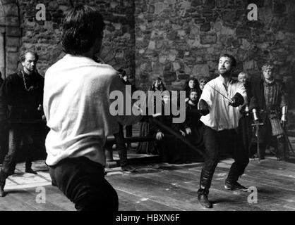 HAMLET, John McEnery (Laertes), Mel Gibson (Hamlet), 1990 Stock Photo ...