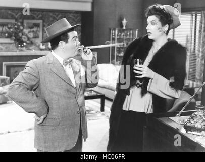 LITTLE GIANT, from left: Lou Costello, Jacqueline deWit, 1946 Stock ...