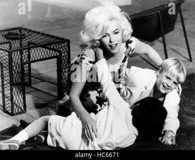 SOMETHING'S GOT TO GIVE, from left, Alexandra Heilweil, Marilyn Monroe ...
