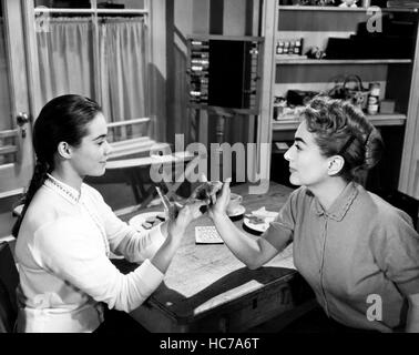 THE STORY OF ESTHER COSTELLO, from left, Bessie Love, Rossano Brazzi ...