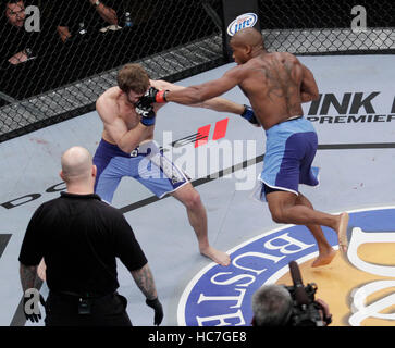Marcus Brimage, right, fights Stephen Bass at The Ultimate Fighter 14 ...