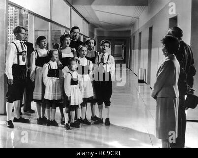 THE TRAPP FAMILY, (aka DIE TRAPP-FAMILIE), from left, Hans Holt, Ruth ...