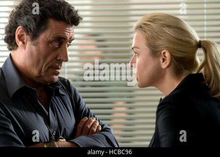 CASE 39, (aka FALL 39), from left: Jodelle Ferland, Renee Zellweger ...