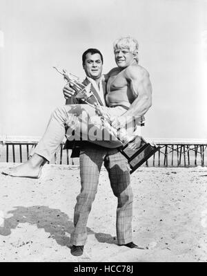 DON'T MAKE WAVES, Tony Curtis, David Draper, Sharon Tate, 1967 Stock ...