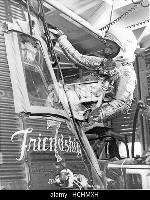 NASA Astronaut John Glenn enters his Mercury Friendship 7 capsule in ...