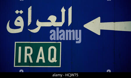 Syria road to Iraq road sign Stock Photo: 28880972 - Alamy