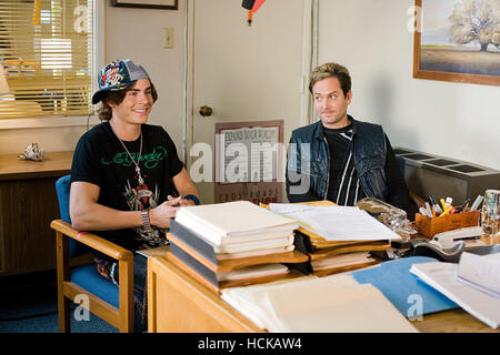 17 AGAIN, (aka SEVENTEEN AGAIN), from left: Matthew Perry, Zac Efron ...