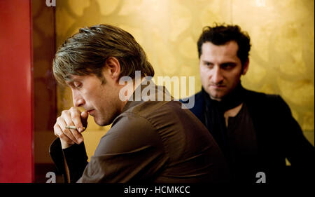 THE DOOR, (aka DIE TUR), from left: Mads Mikkelsen, Thomas Thieme, 2009 ...