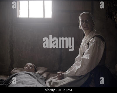 THE WITCH, (aka THE VVITCH: A NEW-ENGLAND FOLKTALE), from left: Anya ...