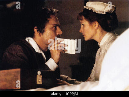 MARY REILLY, from left: Julia Roberts, John Malkovich, 1996. © TriStar ...