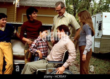 BORN ON THE FOURTH OF JULY, Samantha Larkin, Tom Cruise, Raymond J ...