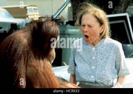 EVERY WHICH WAY BUT LOOSE, Ruth Gordon, Clint Eastwood, Clyde the ...