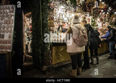 Munchen, Germany. 08th Dec, 2016. Christmas markets around city ...