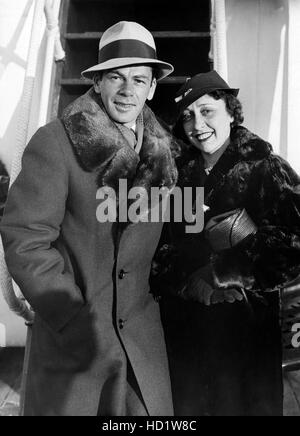 Paul Muni and his wife Bella Finkel at home, 1934 Stock Photo - Alamy