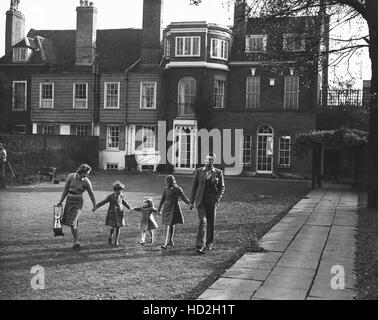 Michael Redgrave and Rachel Kempson with their children, Corin, Lynn ...