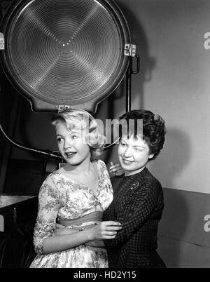 Sandra Dee with her mother, Mary Douvan, 1958 Stock Photo - Alamy