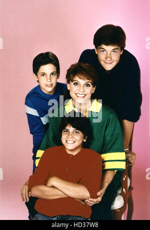 THE HOGAN FAMILY (aka VALERIE'S FAMILY aka VALERIE), Lisa Rinna ...