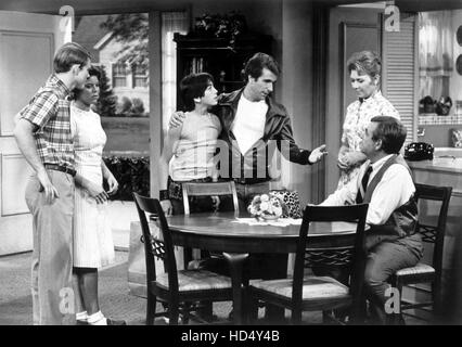 HAPPY DAYS, from left: Ron Howard, Jennifer Shaw, 1974-84 Stock Photo ...