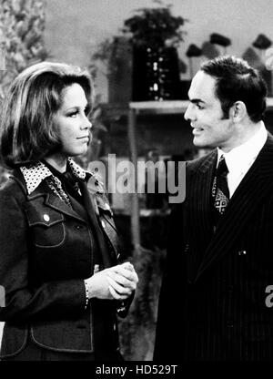 THE MARY TYLER MOORE SHOW, from left: Mary Tyler Moore, Gerald ...