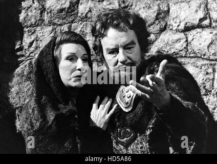 MACBETH, from left: Judith Anderson, Maurice Evans, 1954 Stock Photo - Alamy