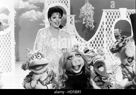 THE MUPPET SHOW, (from left): Kermit the Frog, Mummenschanz (Andres ...