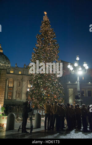 Rome, Italy. 09th Dec, 2016. The lighting of the Christmas tree lights ...