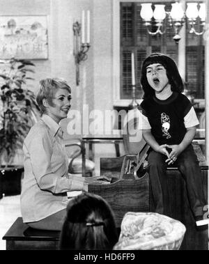 THE PARTRIDGE FAMILY, from left: Shirley Jones, Suzanne Crough, David ...