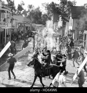 THE VIRGINIAN (aka THE MEN FROM SHILOH), Darren McGavin (center), Mary ...