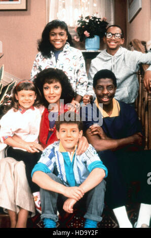 BUSTIN' LOOSE, from left: Tyren Perry, Vonetta McGee, Aaron Lohr, Marie ...