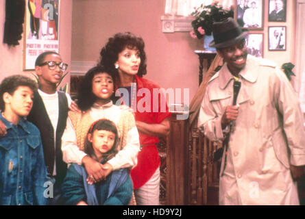 BUSTIN' LOOSE, from left: Tyren Perry, Vonetta McGee, Aaron Lohr, Marie ...