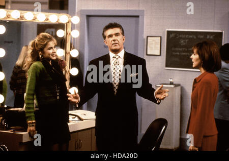 HOPE & GLORIA, (from left): Jessica Lundy, Lisa Kudrow, Cynthia ...