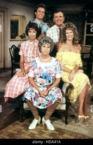 MAMA'S FAMILY, Allan Kayser, Dorothy Lyman, Ken Berry, Vicki Lawrence ...