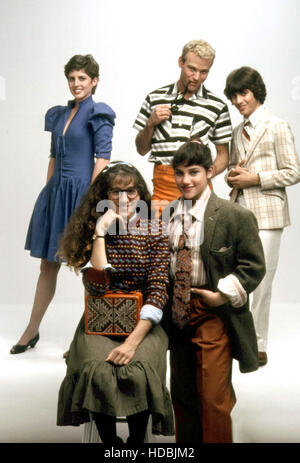 SQUARE PEGS, Tracy Nelson, Sarah Jessica Parker, Amy Linker, John Femia ...