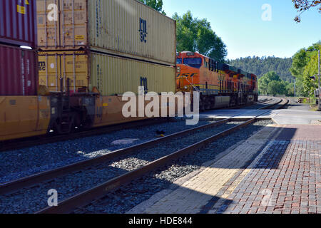 BNSF diesel locomotives at front of train, Flagstaff, Arizona Stock Photo - Alamy