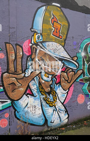 Peace wall on Cupar Way in West Belfast, Northern Ireland, UK Stock ...