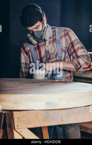 carpenter at work polishing wood using orbit sander Stock Photo - Alamy