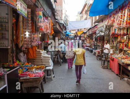Narrow shopping street in Haridwar, India Stock Photo - Alamy